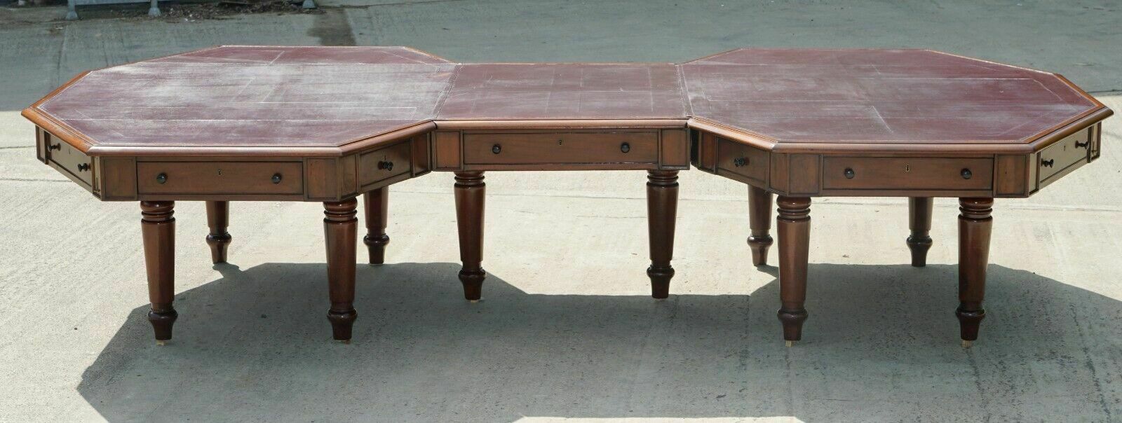Massive desk store