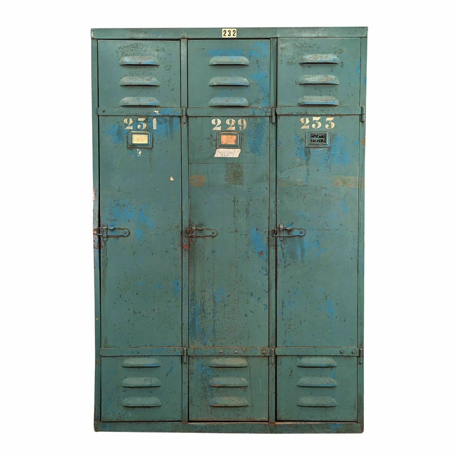 Triple Renault Factory Locker Room | Vinterior