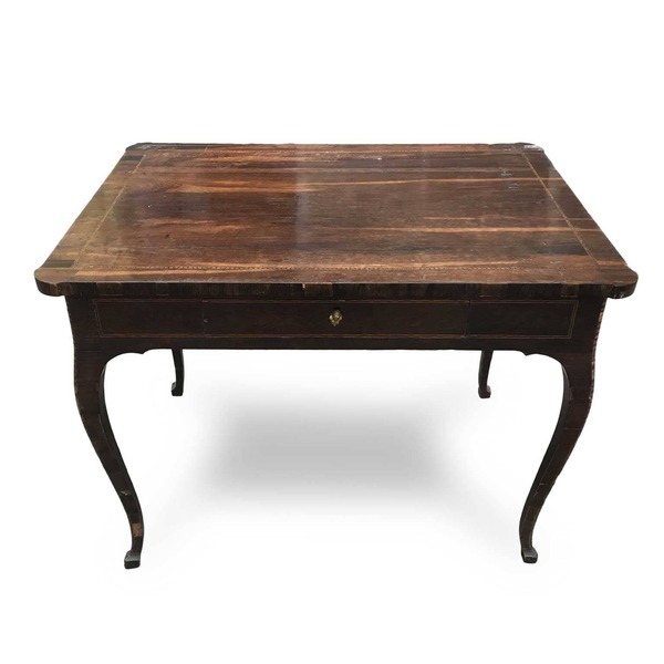 Antique Living Room Table From The 1700s | Vinterior