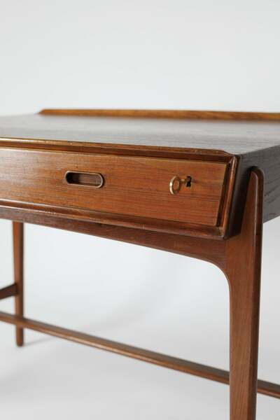 Mid Century Desk By Svend Aage Madsen | Abraham A Patjin | Vinterior