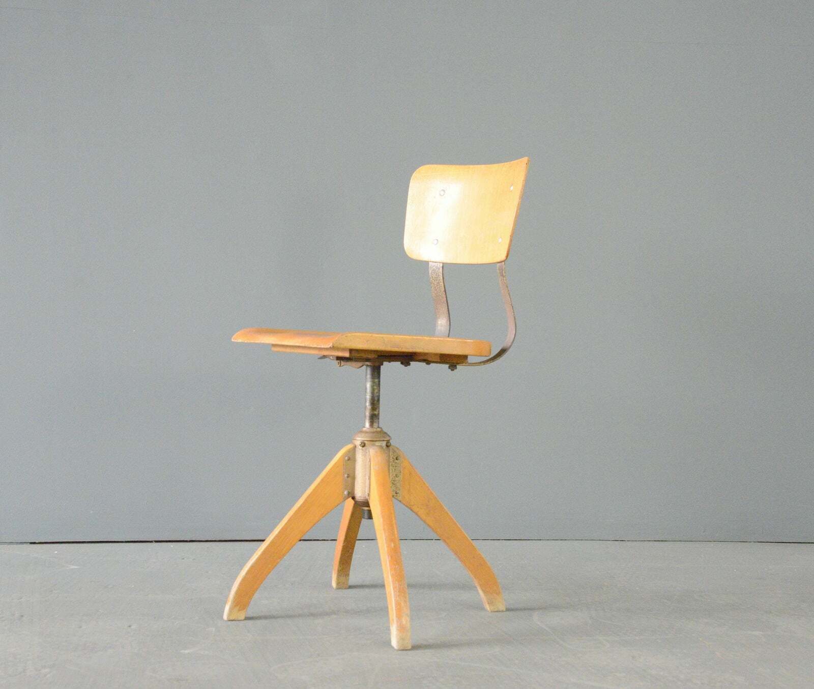 Ama Elastik Factory Chair Circa 1930s | Vinterior