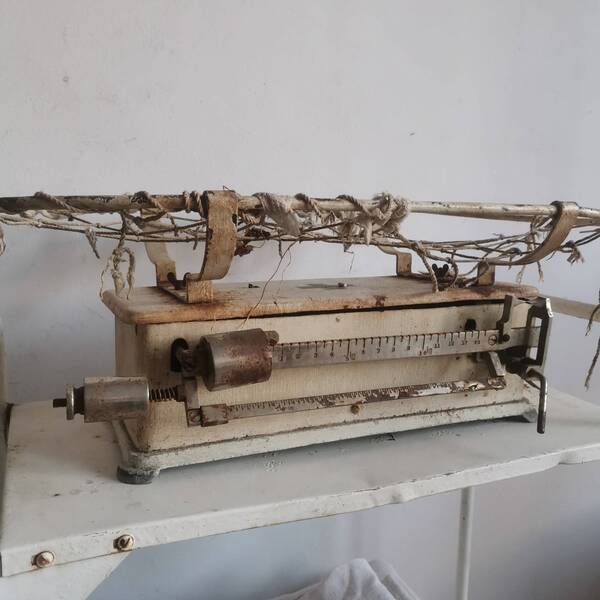 Hungarian Cast Iron Medical Scales, Weighing Machine Working, Vintage ...