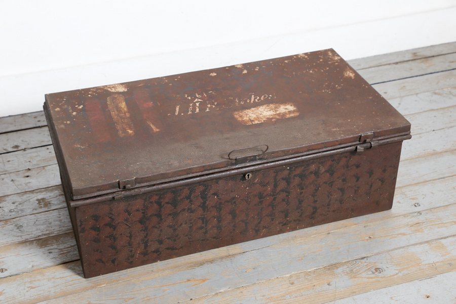 Regulation Tôleware Trunk + H.M. Ship Letter – Royal Navy Naval History ...