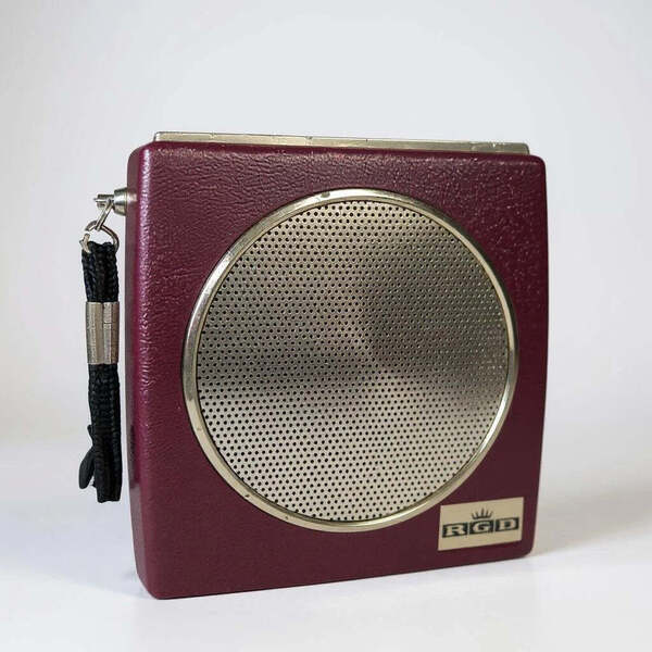 Vintage Rgd Burgundy Portable Transistor Radio – 1960s Mid Century ...