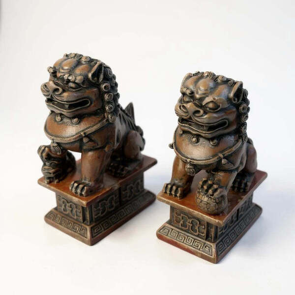 Vintage 1980s Pair Of Burgundy Resin Chinese Foo Dog Statues | Vinterior