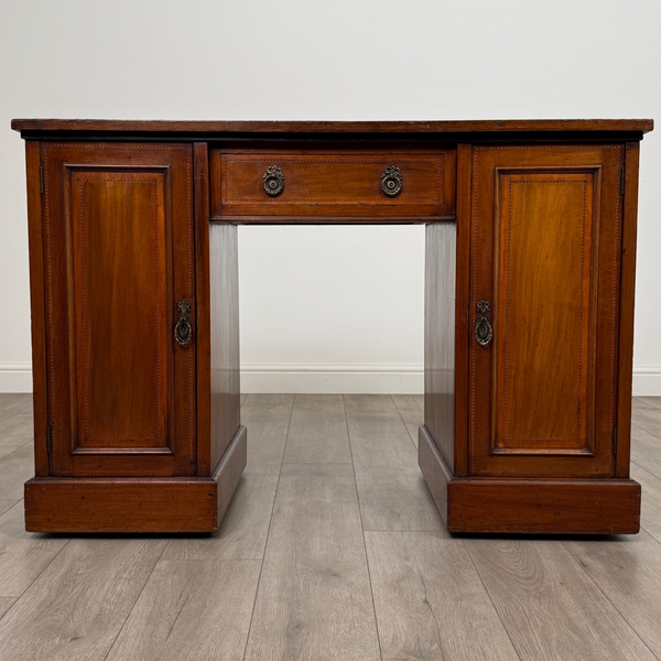 Antique 19th Century Inlaid Kneehole Desk In Mahogany | Vinterior