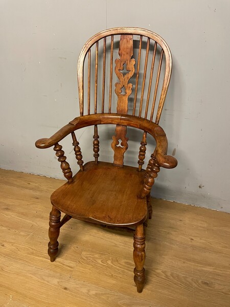 C19th Ash And Elm Windsor Chair In Good Original Condition | Vinterior