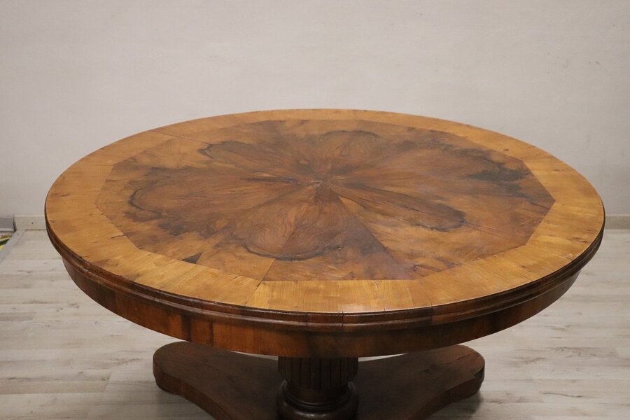 Antique Round Table In Walnut, 1800s | Vinterior