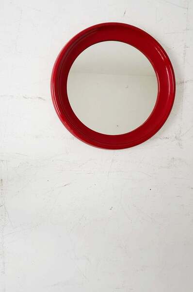Round Red Mirror With Lacquered Wooden Frame | Vinterior