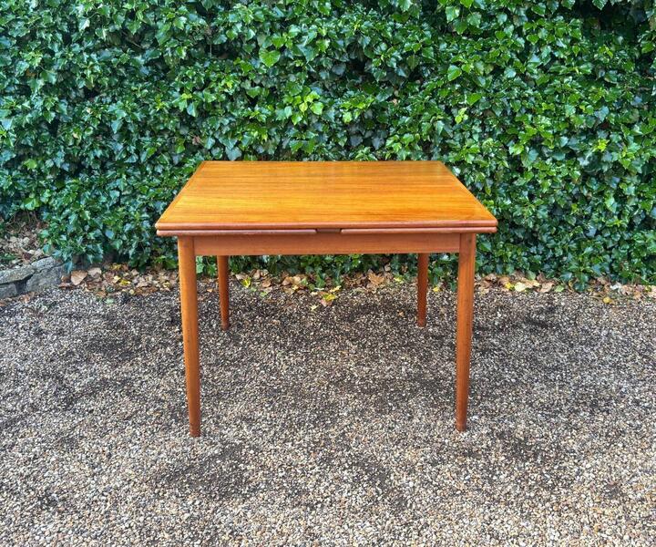 Danish Mid Century Extending Dining Table | G Plan | Vinterior