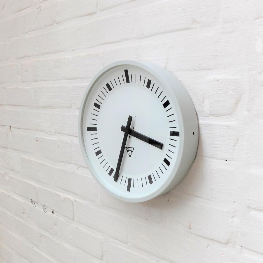 Vintage Pragotron Pk 27 Clock | Pragotron | Vinterior