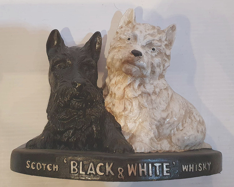 20th Century Black And White Pub Advert Figurine | Vinterior
