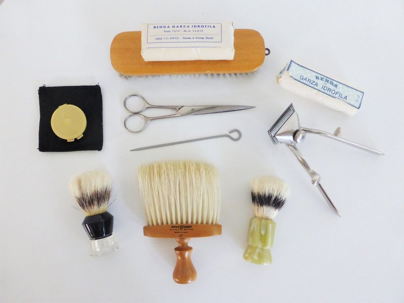 Italian Barber Set, 1970s, Set Of 10 | Vinterior
