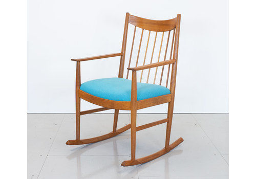 Charming and Rustic Vintage Rocking Chairs | Vinterior