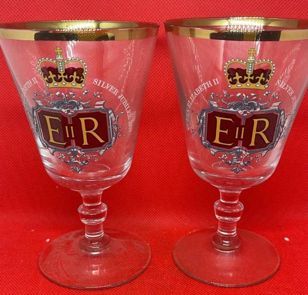 Collectibles Art & Collectibles Fantastic set of 4 vintage Queen ...
