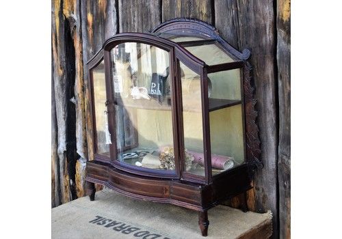 Vintage Display Cabinets For Your Favourites | Vinterior