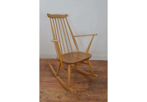 Charming and Rustic Vintage Rocking Chairs | Vinterior