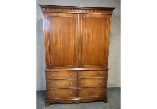 Traditional English Bevan Funnell Furniture | Vinterior