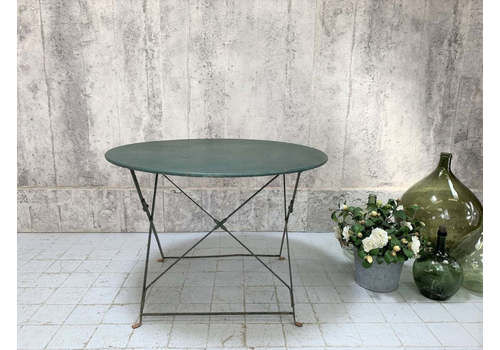 Stylish and Sophisticated Vintage Garden Tables | Vinterior