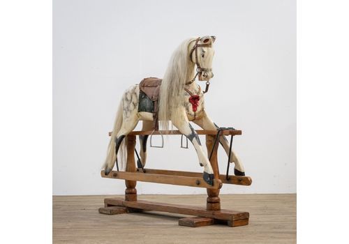 Charming and Rustic Vintage Rocking Chairs | Vinterior