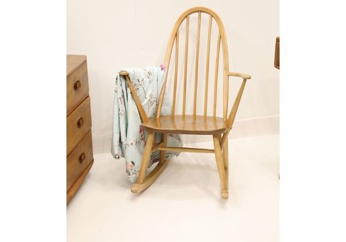Shop for Vintage Rocking Chairs from Trusted Sellers | Vinterior
